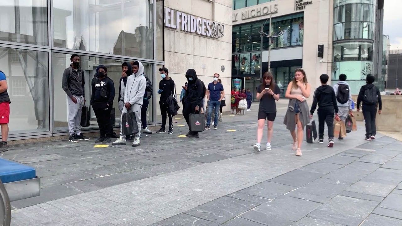 Shoppers Queue Outside Selfridges In Manchester - YouTube
