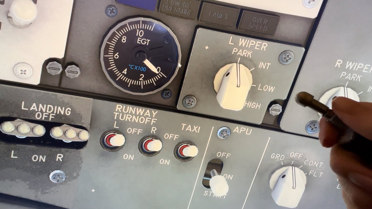 Physical APU switch demonstration on the Zibo 737 - YouTube