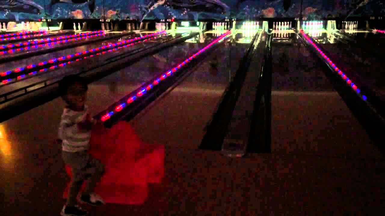 Leo Bowling for the First Time. Part 4 - YouTube