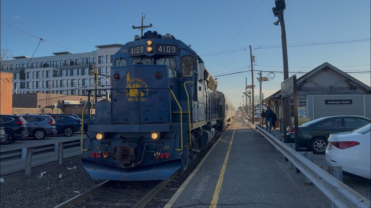 NJT Evening Rush Hour on the Pascack Valley Line at Anderson Street ...