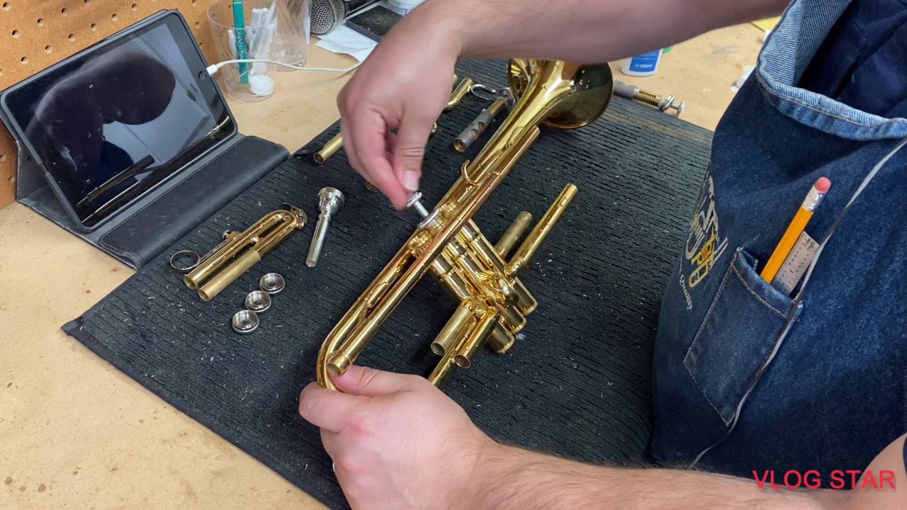 Ultrasonically cleaning a trumpet - YouTube