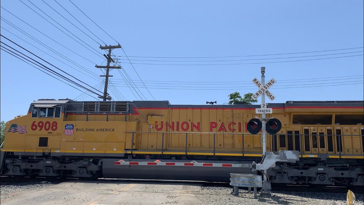 UP 6908 Intermodal Train East - 20th Street Railroad Crossing, Sacramento CA - YouTube