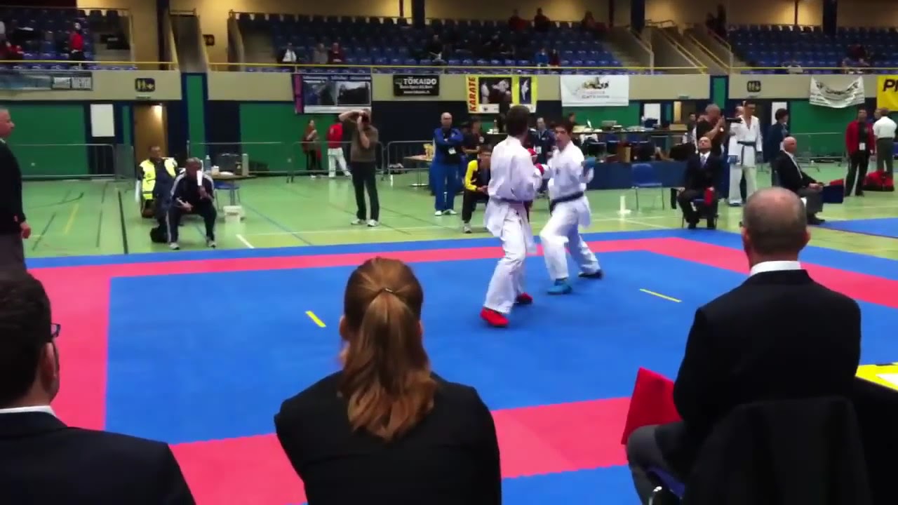 Michael Stössel vs. Jonas Martin Karate Swiss League Sursee - YouTube