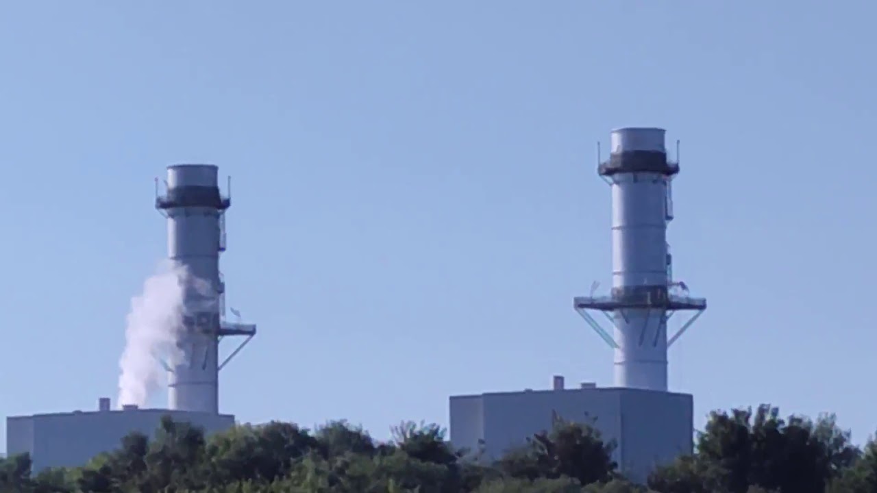 Alternative viewing of the Irlam Locks on The Manchester Ship Canal ...