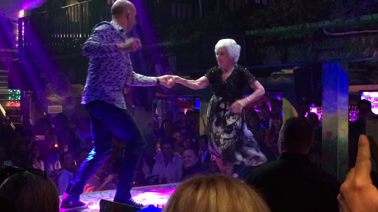 Miami Mango's amazing dance - YouTube