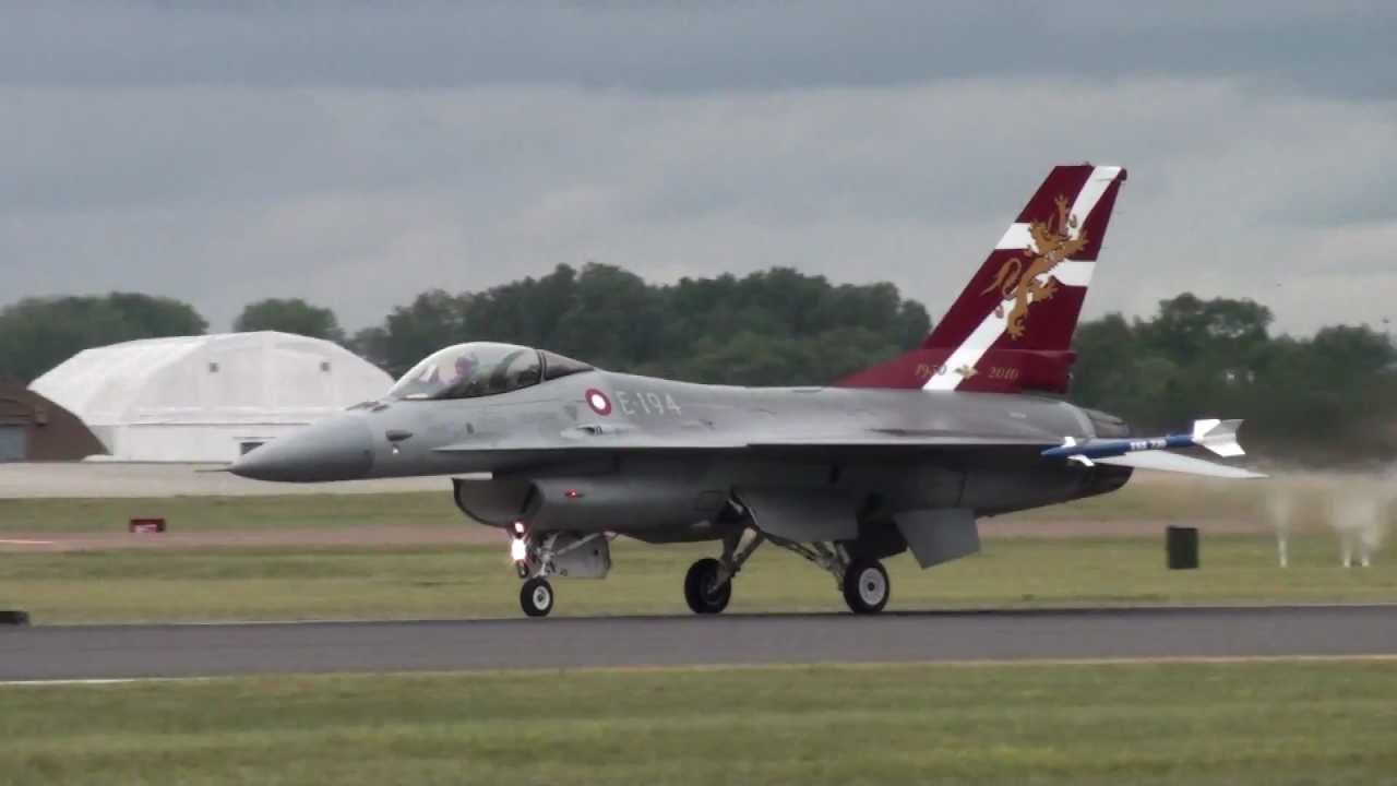 Royal Danish Air Force F-16AM solo display @ RIAT 17-7-2011 - YouTube