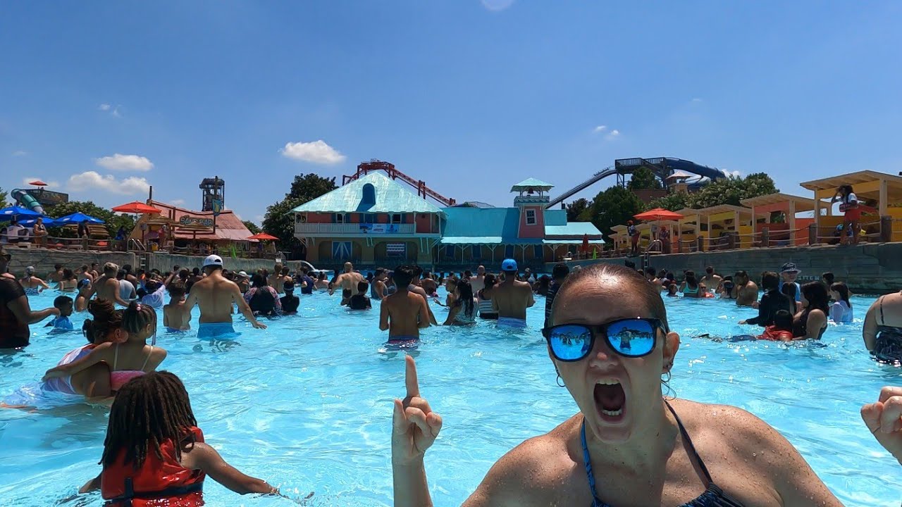 Big Kahuna waves at Big Surf wave pool at Kentucky Kingdom (July 10th ...