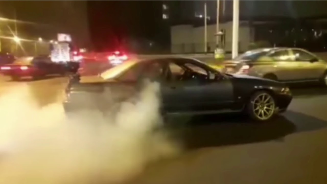 Nissan Skyline GTR-R32 Burnout 💨🔥🔥🚘 - YouTube
