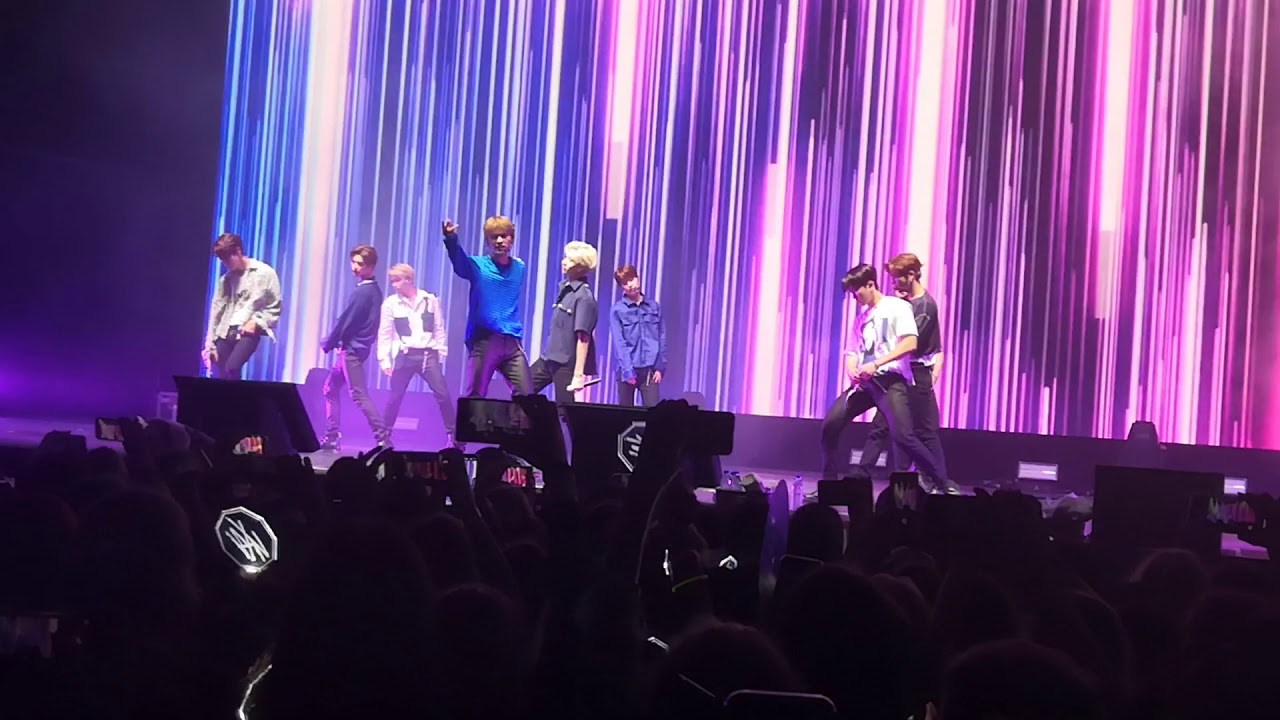 Stray Kids - 불면증 Insomnia [Live in Berlin] - YouTube