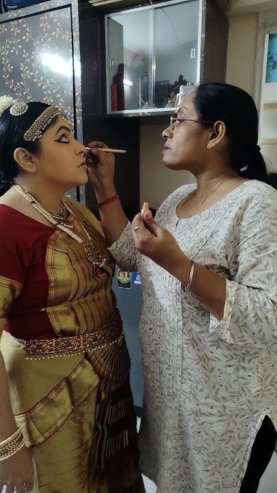 #makeup #dancrenshaw #roshni trivedi#itsme Bindu - YouTube
