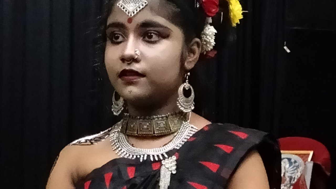 Oi dekho go Kalo meye | Kalo bhromor| Dance cover Anwesha| Folk dance ...