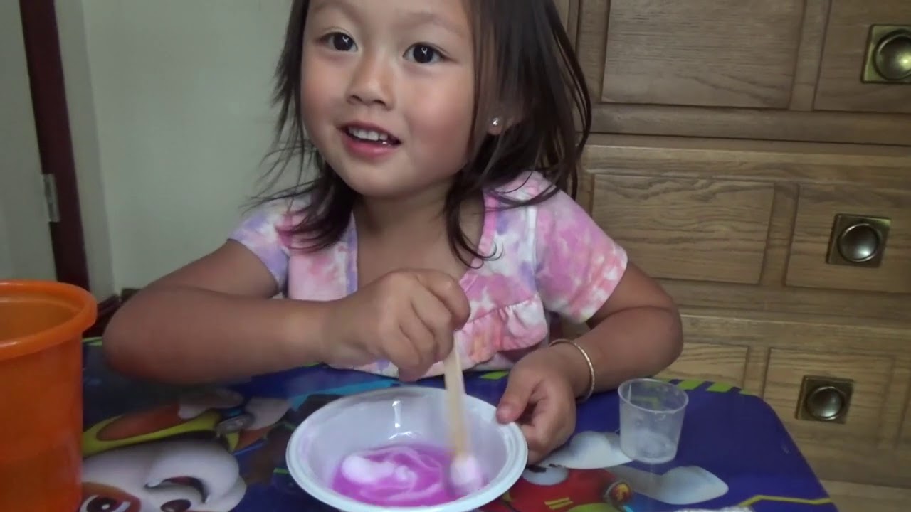 Mona makes Nickelodeon slime! - YouTube