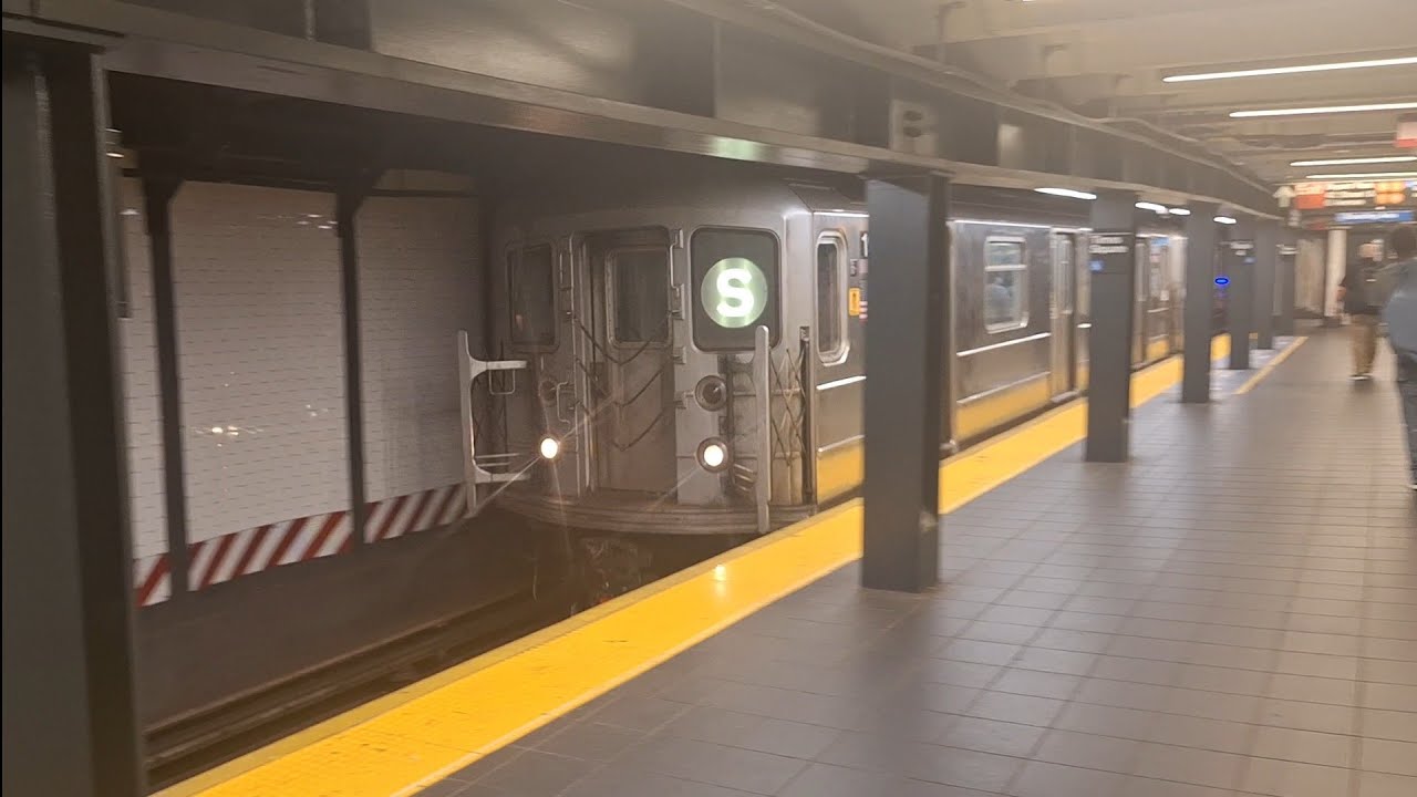 NYC Subway: 42nd Street Shuttle-Times Square Action & Tour - YouTube