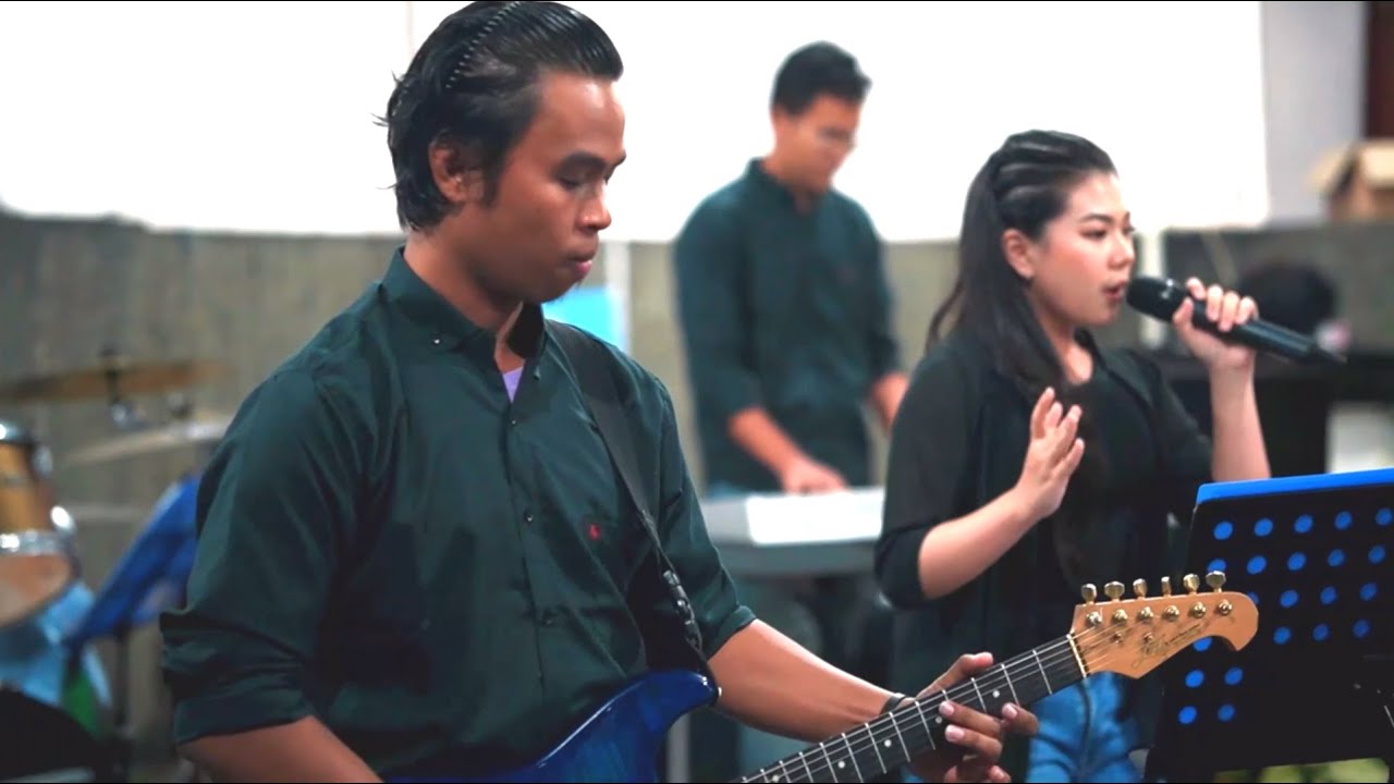 KU NYANYI HALELUYA [LIVE PERFORMANCE] COVER BY MOCA BAND - YouTube