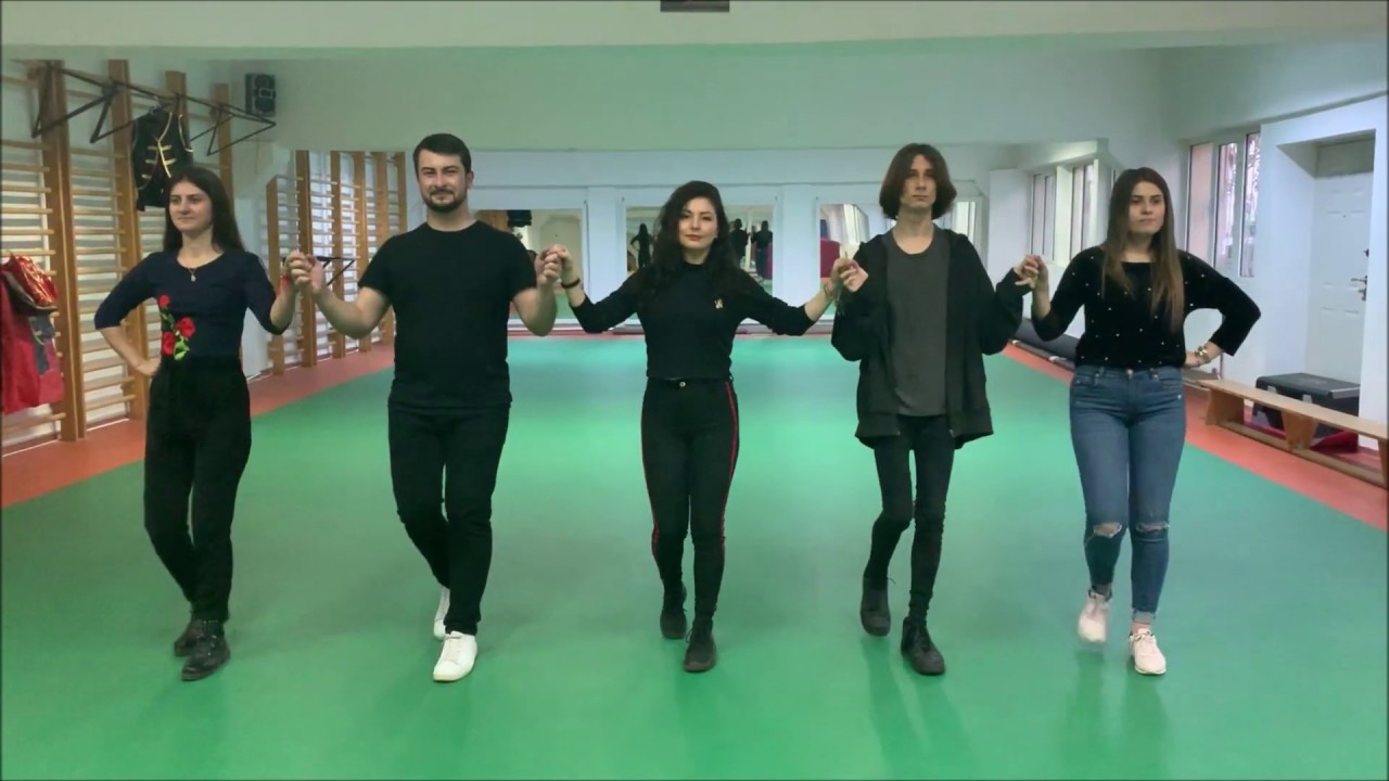 Horă (dans popular românesc) - Ansamblul Dionisos - YouTube