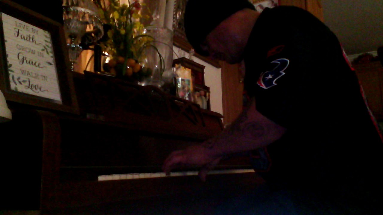 Danny bee piano - YouTube