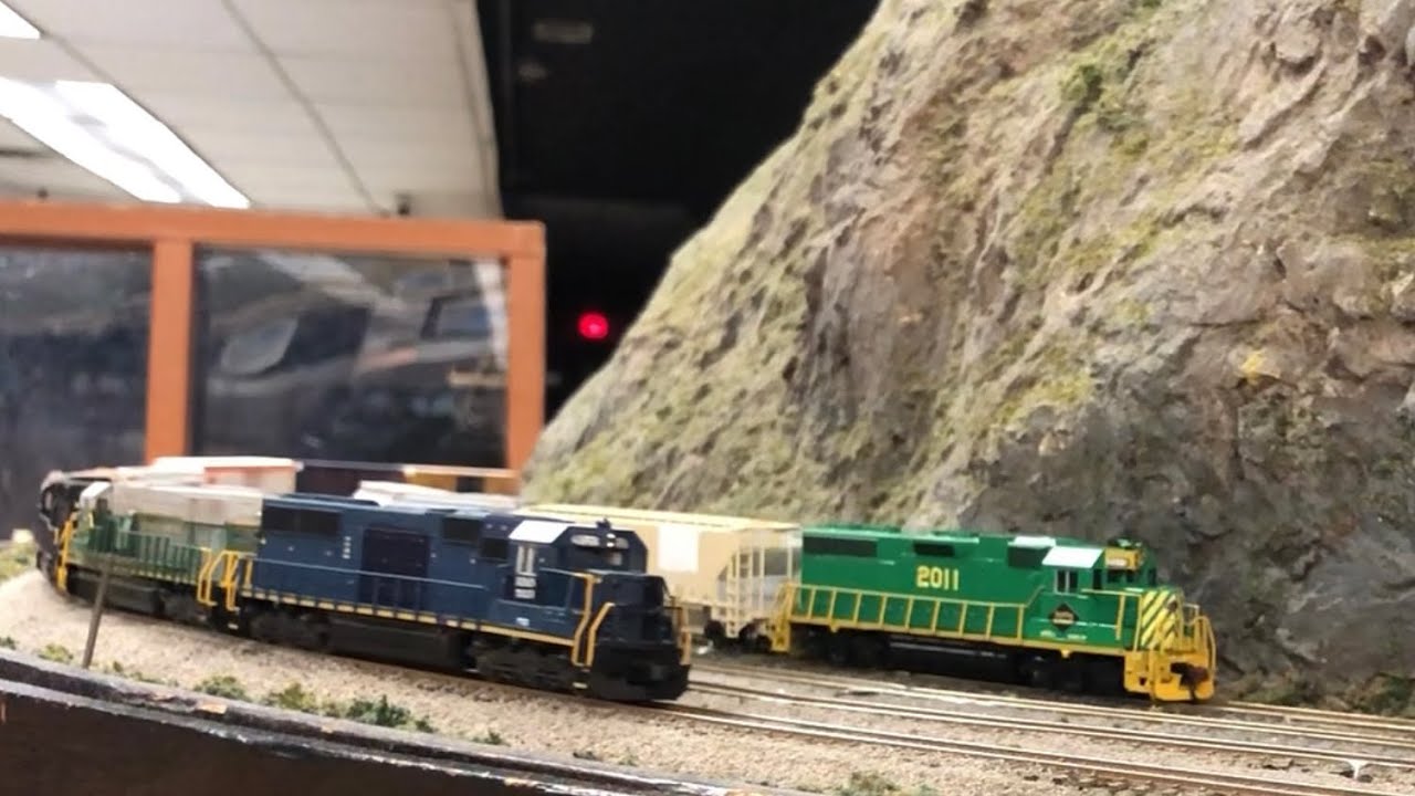 N scale R&N NRFF with ex CSX SD50-2 5020 leading running at The Model ...