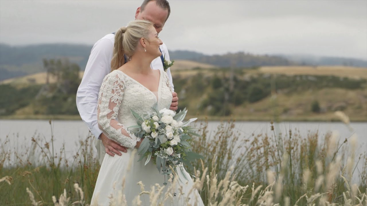 Stunning Summer Wedding in Colebrook Tasmania at the Craigbourne Estate ...