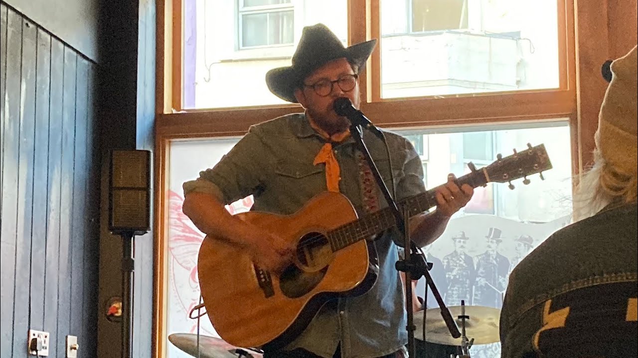 Ernest Graves and the Chartreuse Micro Buzz - Fade Away - Live in ...