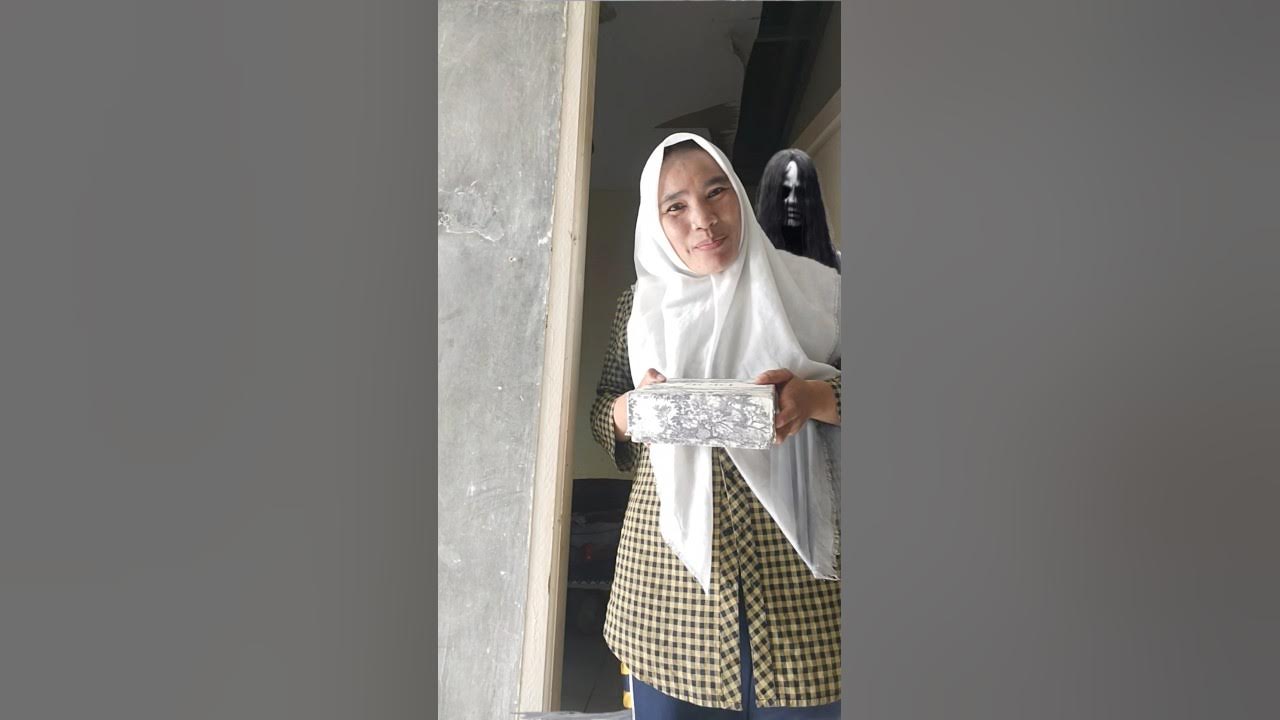 Ada hantu dibelakang kakak#comedy #shorts - YouTube