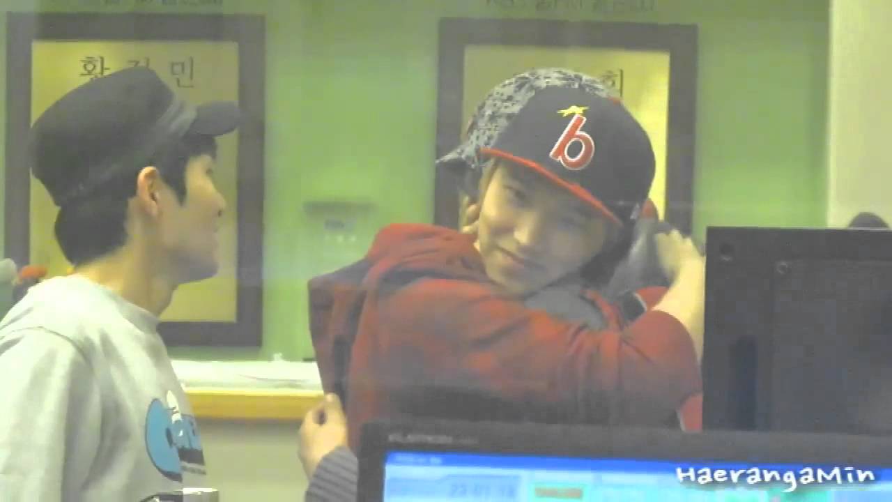 111227 Sungmin hugged Sandeul at Sukira - YouTube