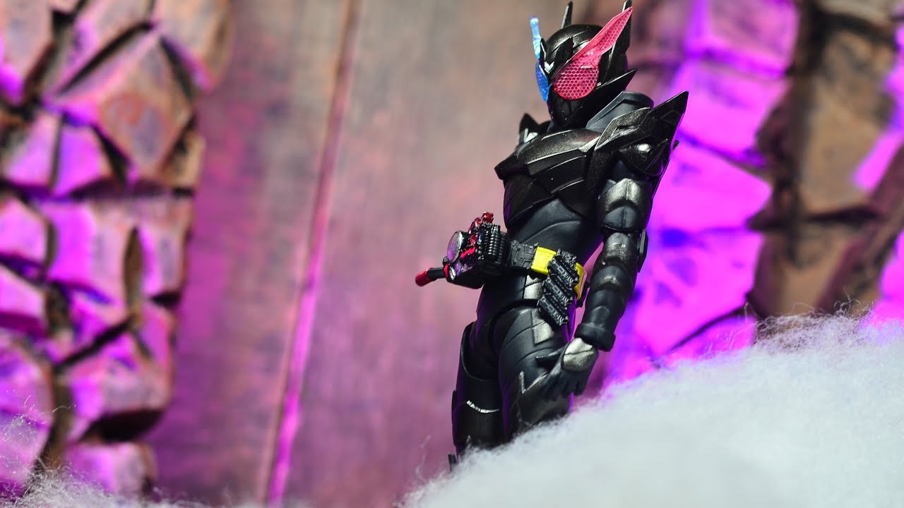 S.H. Figuarts Kamen Rider Build RabbitTank Hazard Form Review - YouTube