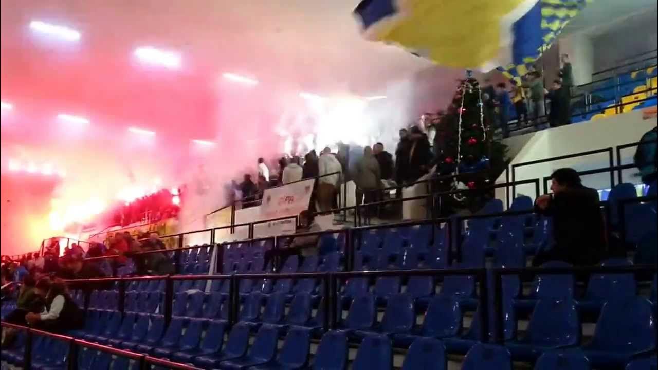 Lupii la finala cupei "Mos Craciun" ! - YouTube