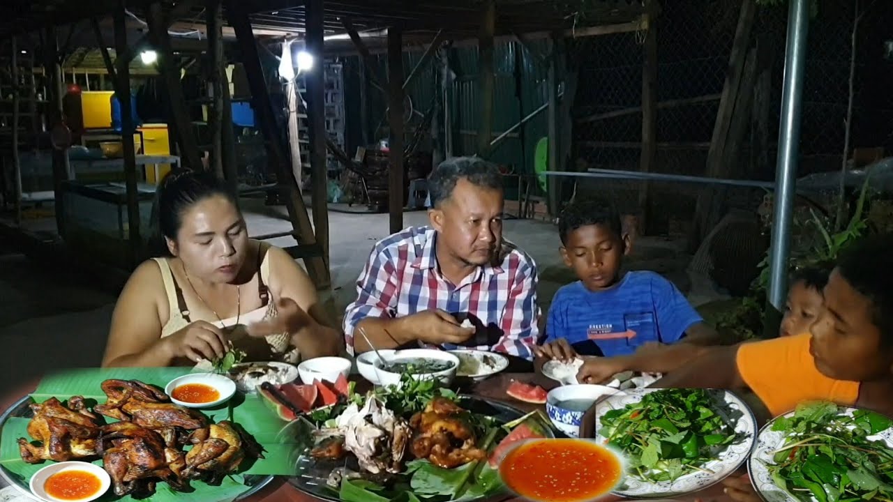 Vlog 1025. Cooking with srey ly. Roasted chicken in big pot. Cook and ...