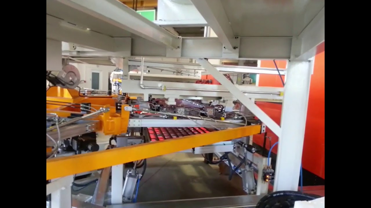 Rotary Type Door Liner Thermoforming Machine - YouTube