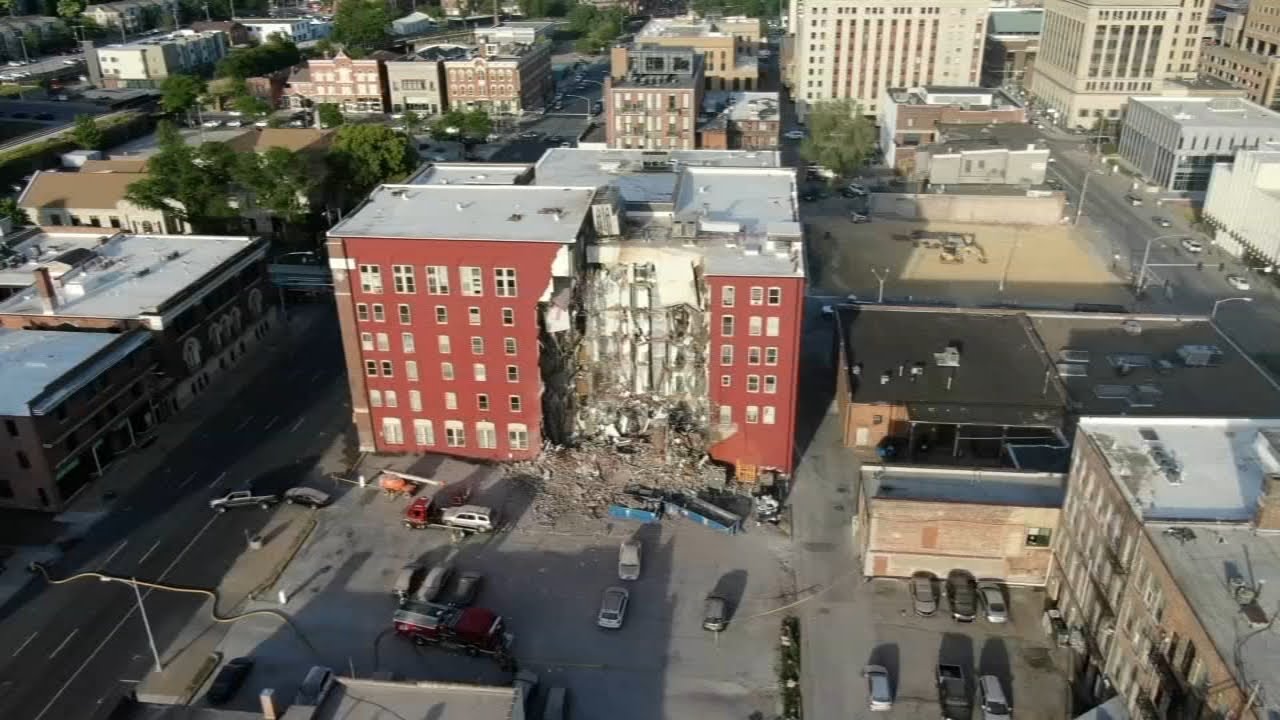 Crews search for survivors after Iowa apartment building collapse - YouTube