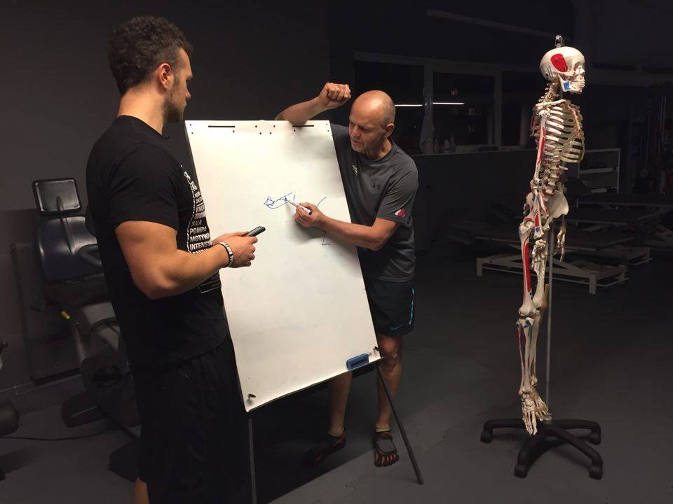 Mostkowanie | Butt Wink | Kolana Przed Palcami - Dr Biernat - YouTube