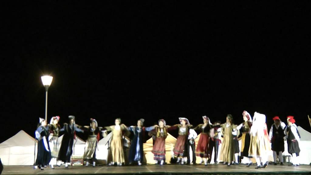 Greek folk dance: Ikariótikos - YouTube