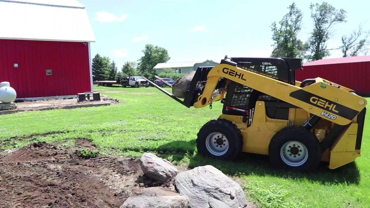 GEHL V420 - YouTube