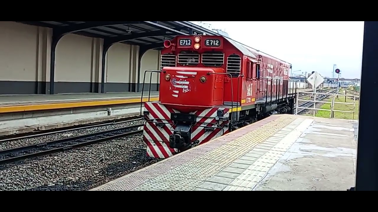la locomotora E712 maniobrando en Retiro #ferrovías - YouTube
