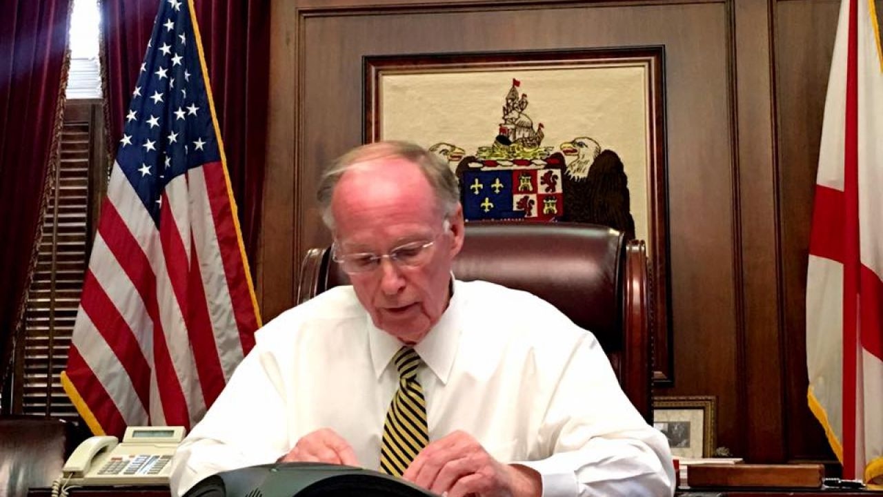 Alabama Gov. Robert Bentley resigns - YouTube