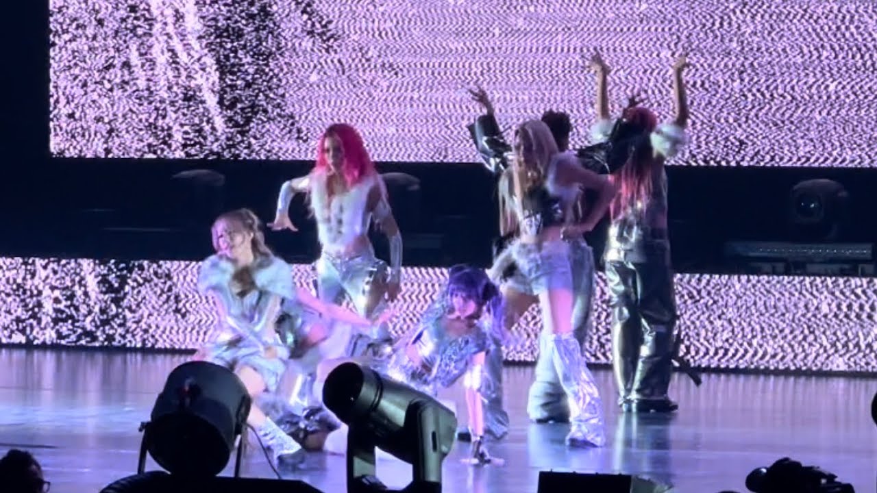 WOKE UP - XG (The First Howl World Tour NY 241018) - YouTube