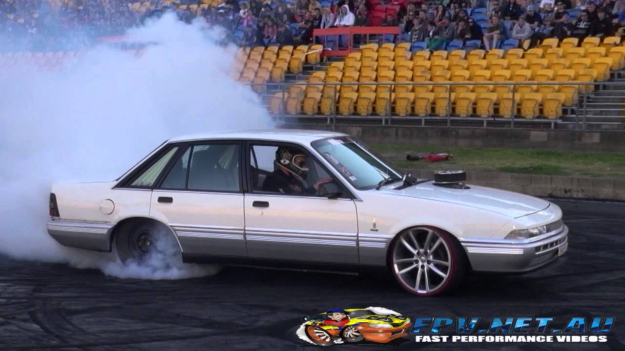 VL V8 CALAIS BURNOUT AT SUPERNATS 2014 - YouTube