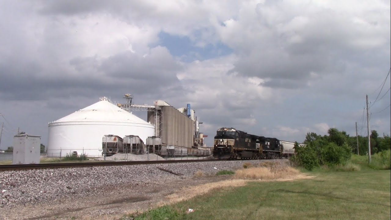 NS 122 with NS 4309 and NS 4602 Departing Frankfort, Indiana - YouTube
