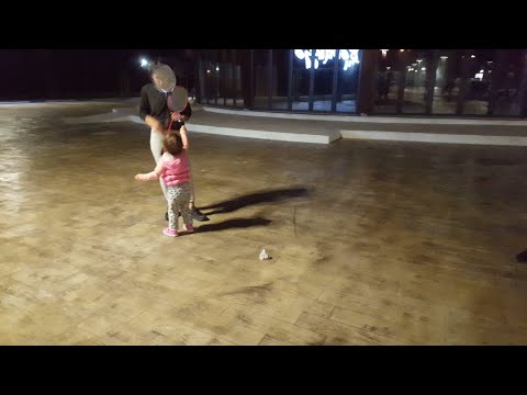 Gece Parkta Kızlar Kafasına Raket Yedi