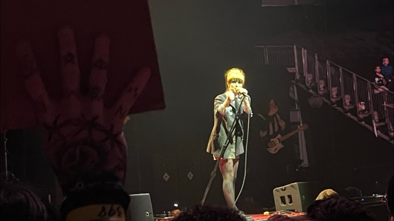Paramore - All I Wanted - live at the O2 Arena 2023 - YouTube