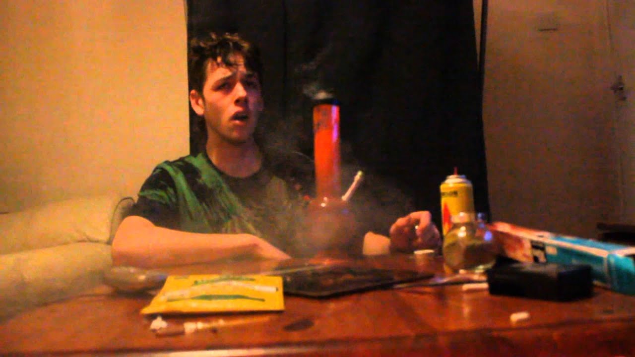 GUY ABOUT DIES OF DOUBLE BONG HIT - YouTube