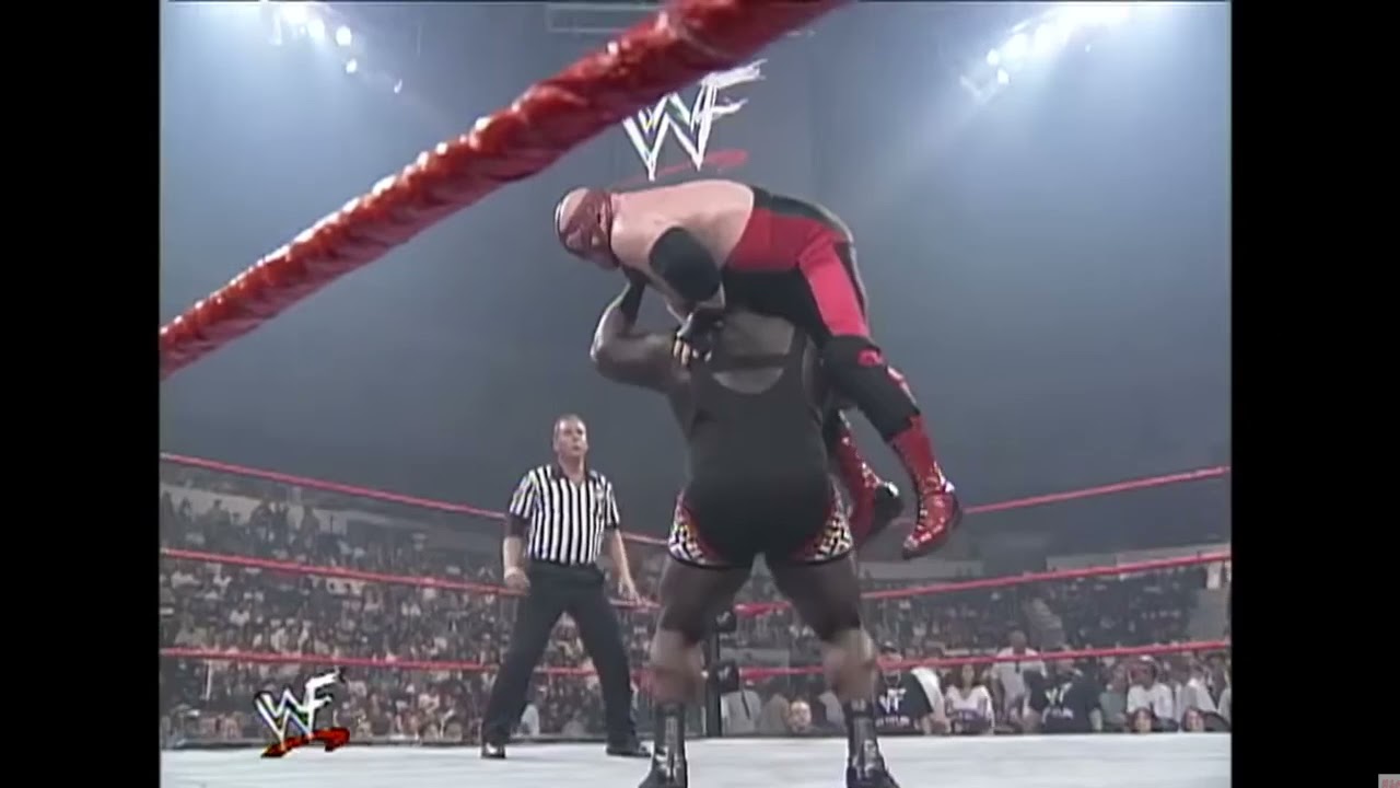 Mark Henry overhead presses VADER in WWE/WWF strongest wrestlers Sunday ...