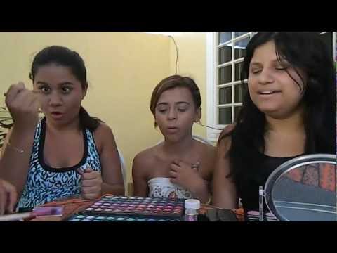 Brincando De Se Maquiar Com As AMIGAS ! + Erros De Gravação Parte 1