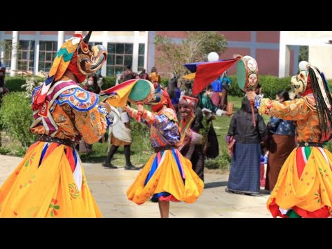 Drametse Nga Cham by Taktse college student - YouTube
