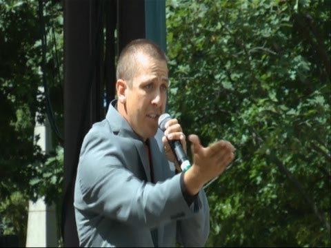 Fast-Talking Auctioneers Compete for Top Prize - YouTube