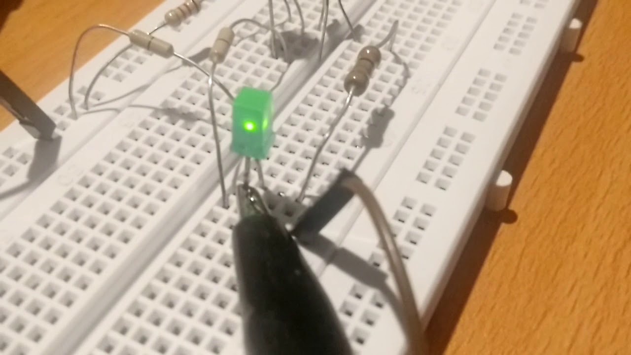 2N2222 LED Flasher - YouTube