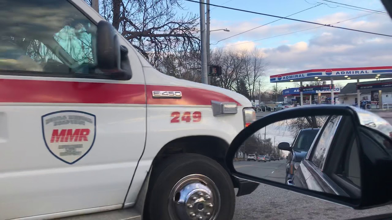 Saginaw MI MMR ambulance 249 responding code 3 - YouTube