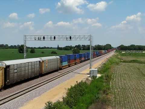 UP 7730 leads a mixed vehicle/stack train through La Fox, IL. - YouTube