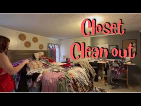 HUGE Closet Clean Out / Organizing My Closet - YouTube