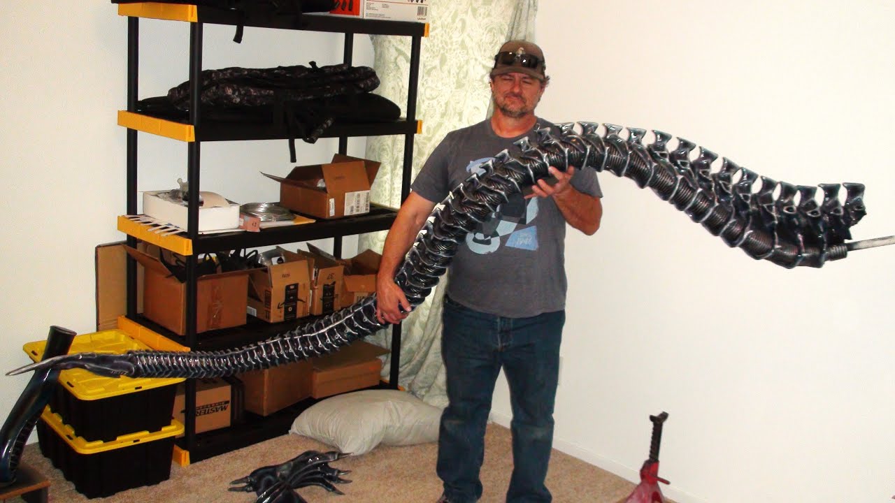 Mounting A 17ft Alien (Xenomorph) To The Ceiling #aliens #aliensmovie ...
